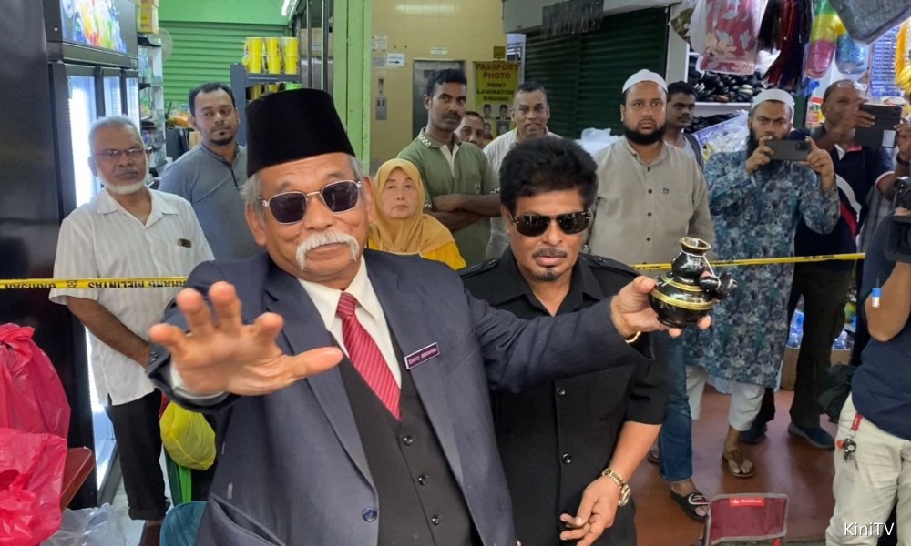 Pejabat mufti diarah panggil ‘Raja Bomoh’ lepas muncul di Masjid India ...
